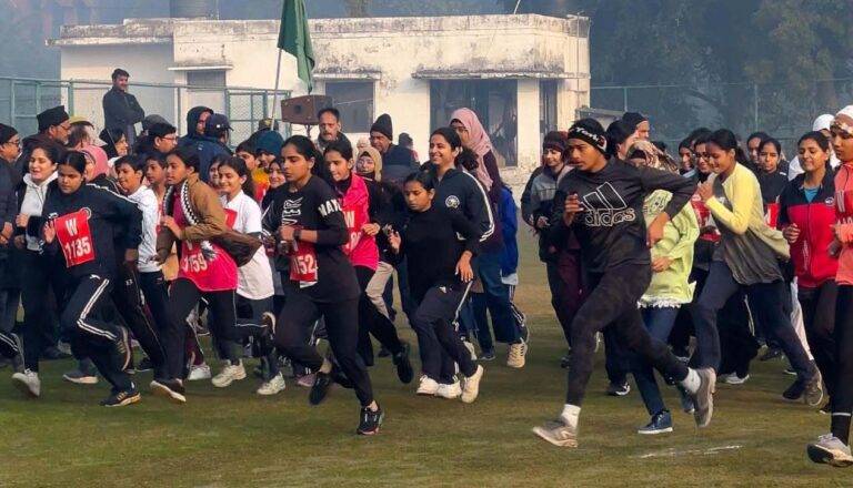AMU Vice Chancellor Flags off Patriotic MINI MARATHON to Kickstart 76th ...